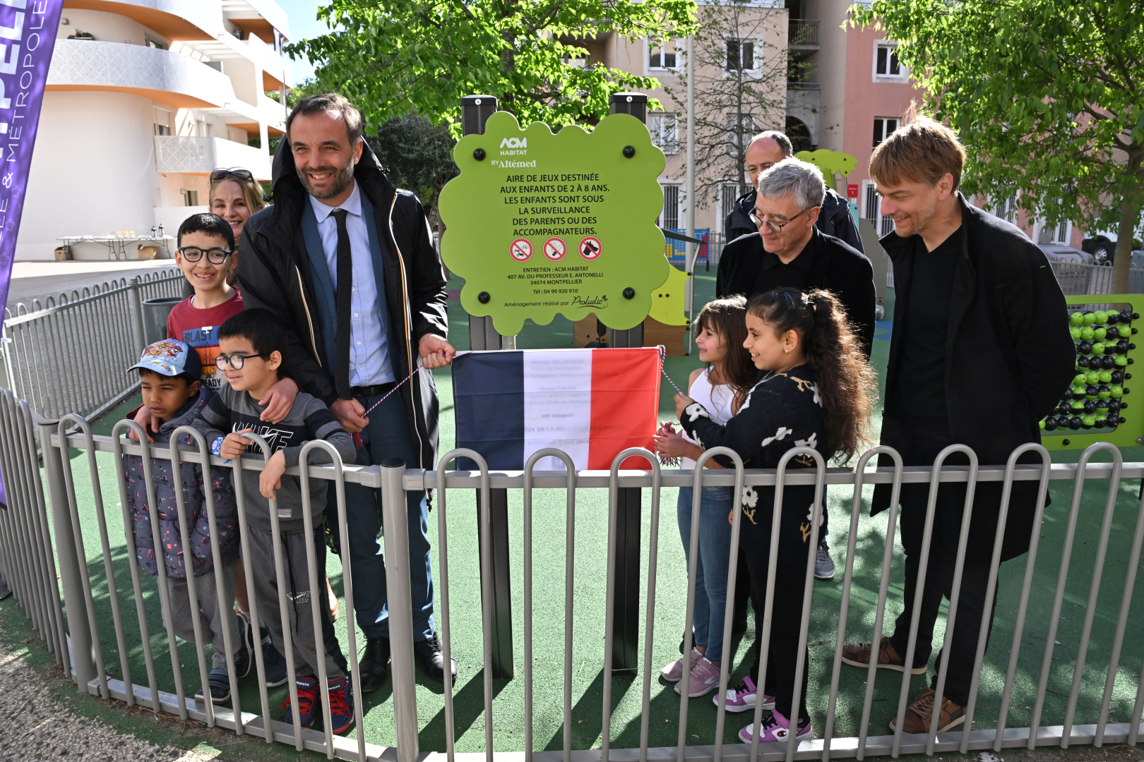 Résidence Philippidès : inauguration de l’aire de jeux et du jardin ...